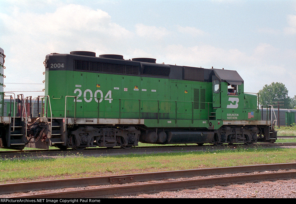 BN 2004, EMD GP20C, Geep rebuild with Caterpillar diesel engine, westbound on BN